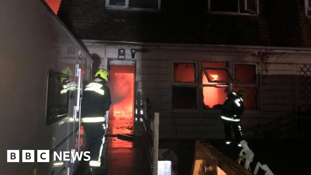 Little Sammons oil tank fire spread to houses - BBC News