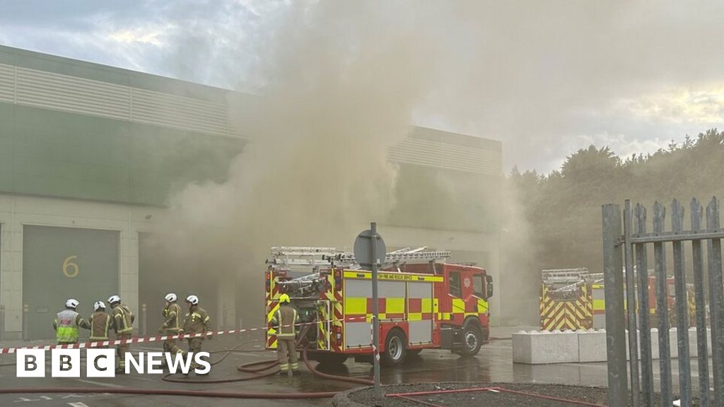 Fire crews tackle Falkirk recycling centre blaze - BBC News