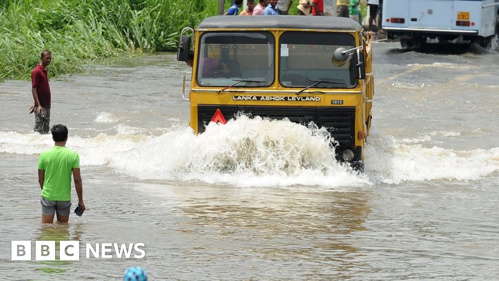 Sri Lanka: 14in of rain and more expected - BBC News