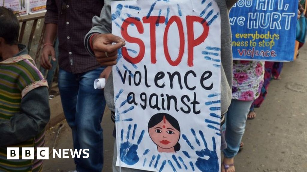 India woman raped in moving bus in Karnataka - BBC News