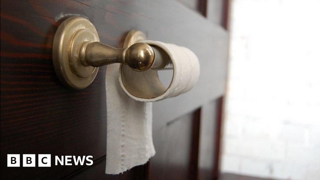 Harlow drug suspect on 20th day of toilet strike - BBC News