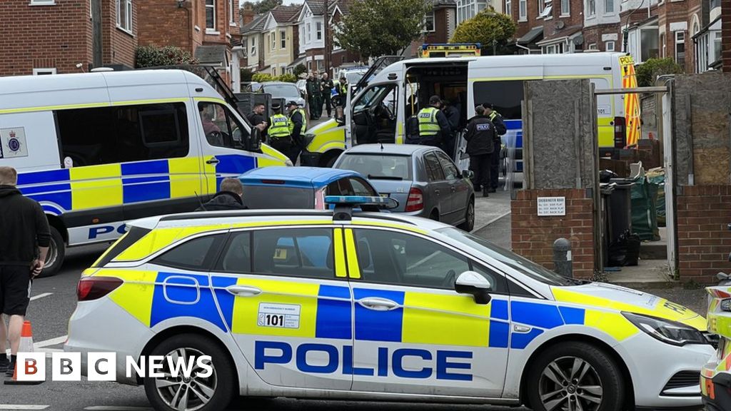 Markham Road: Police close Bournemouth street after incident in house ...