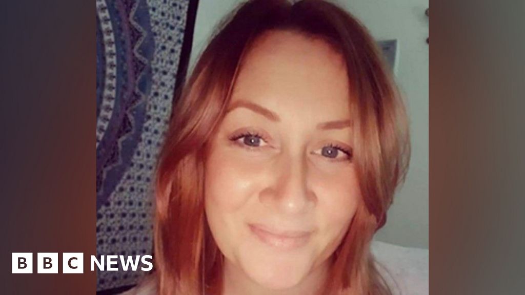 Katie Kenyon: Missing woman search becomes murder inquiry - BBC News