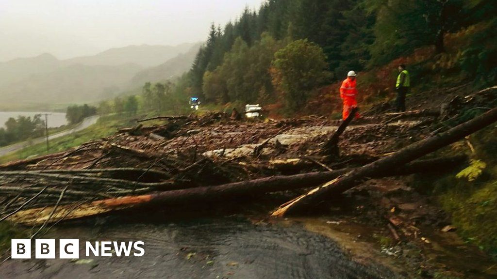 Rain brings flooding and landslips to Scotland - BBC News