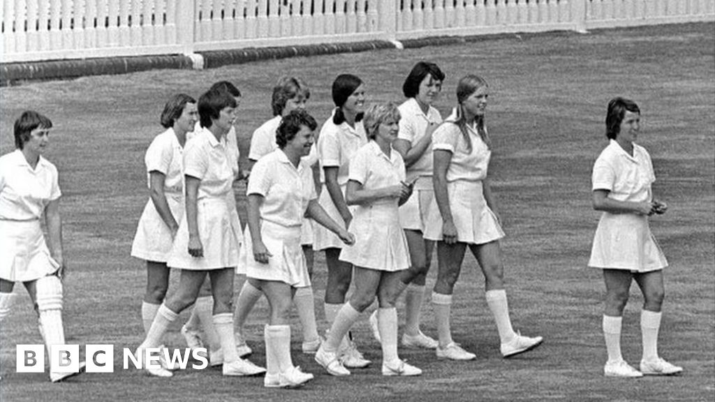 Women's World Cup: Lynne Thomas and the cricket spirit of 1973 - BBC News