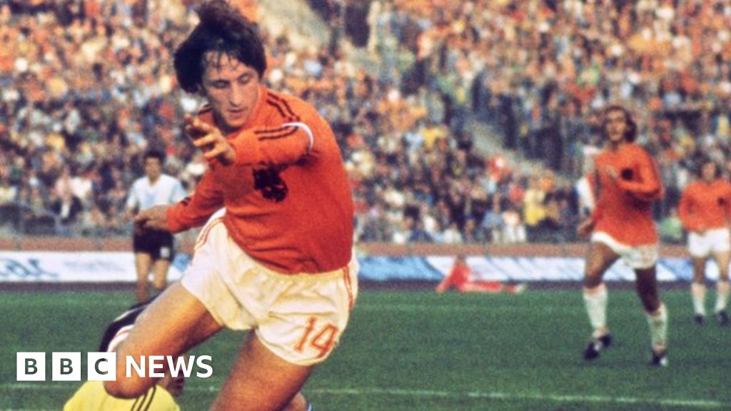 Work on 'Cruyff sport pitch' under way in Aberdeen - BBC News