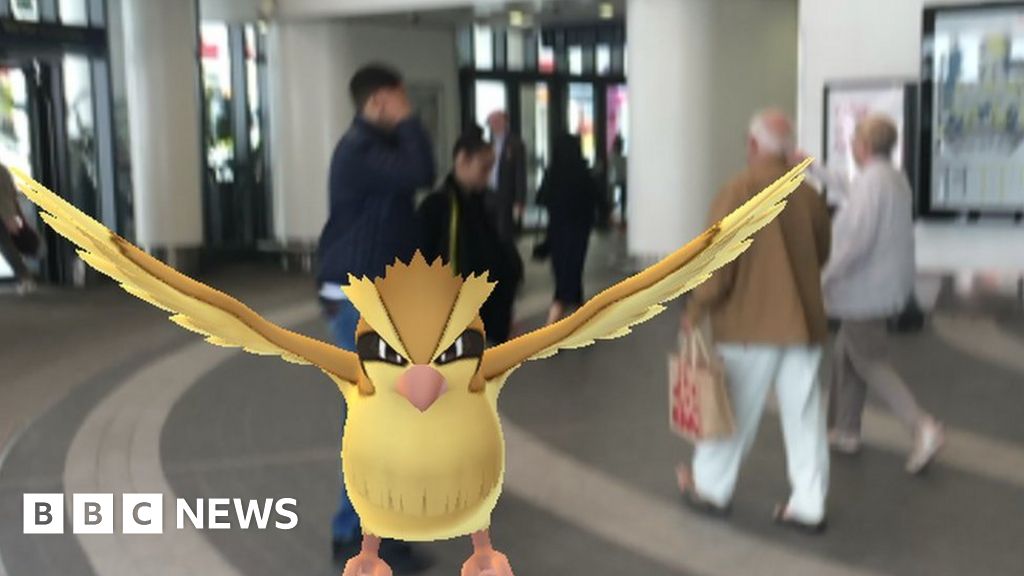 Pokemon Go: Network Rail has 'safety concerns' for gamers - BBC News