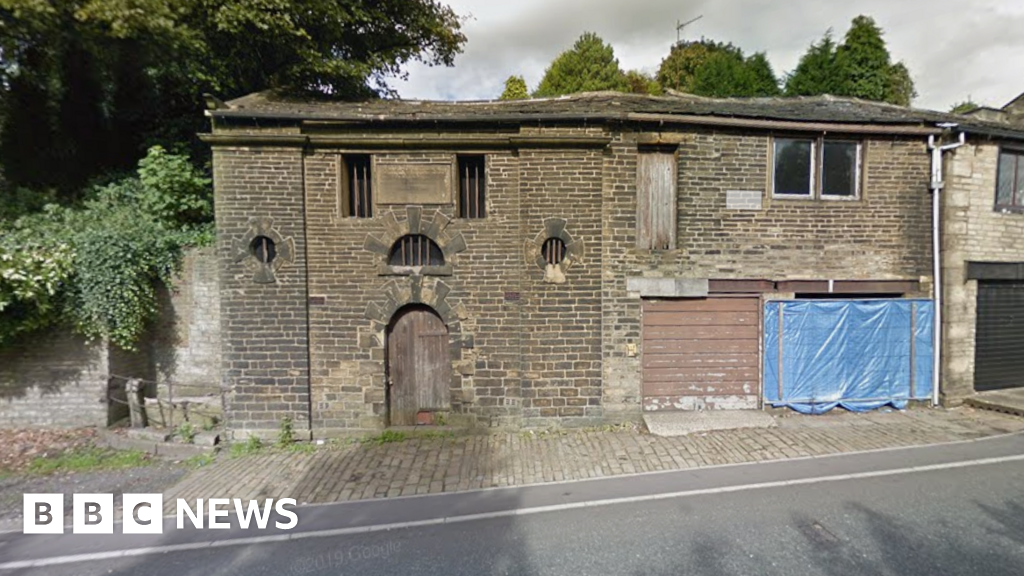 Former Halifax gaol to be transformed into family home - BBC News