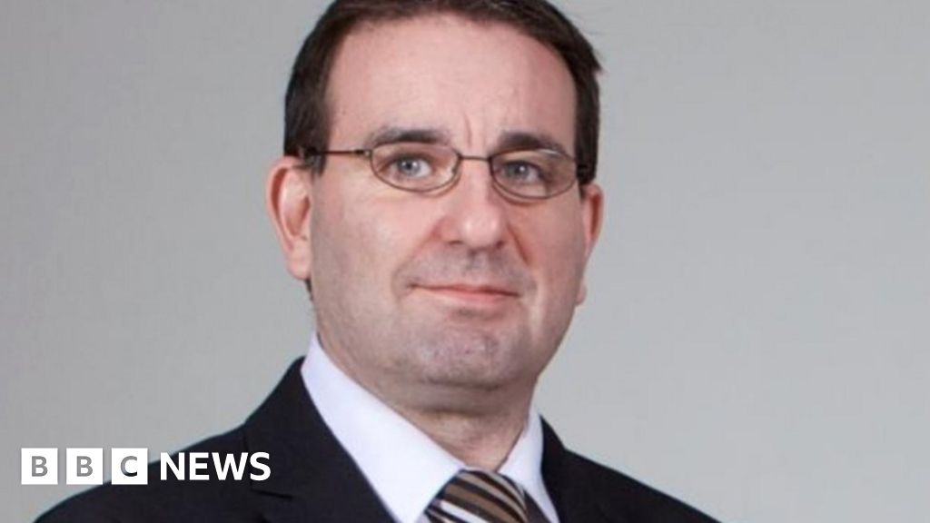 'Lack of police' blamed for failure to identify pervert teacher - BBC News