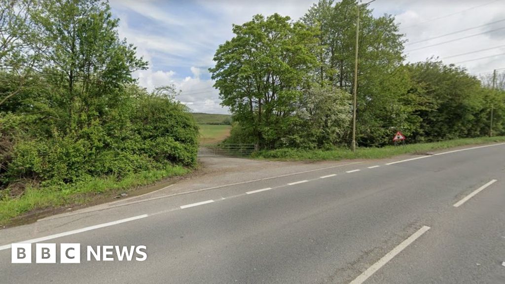 Didcot: Man declared dead after being found in vehicle - BBC News