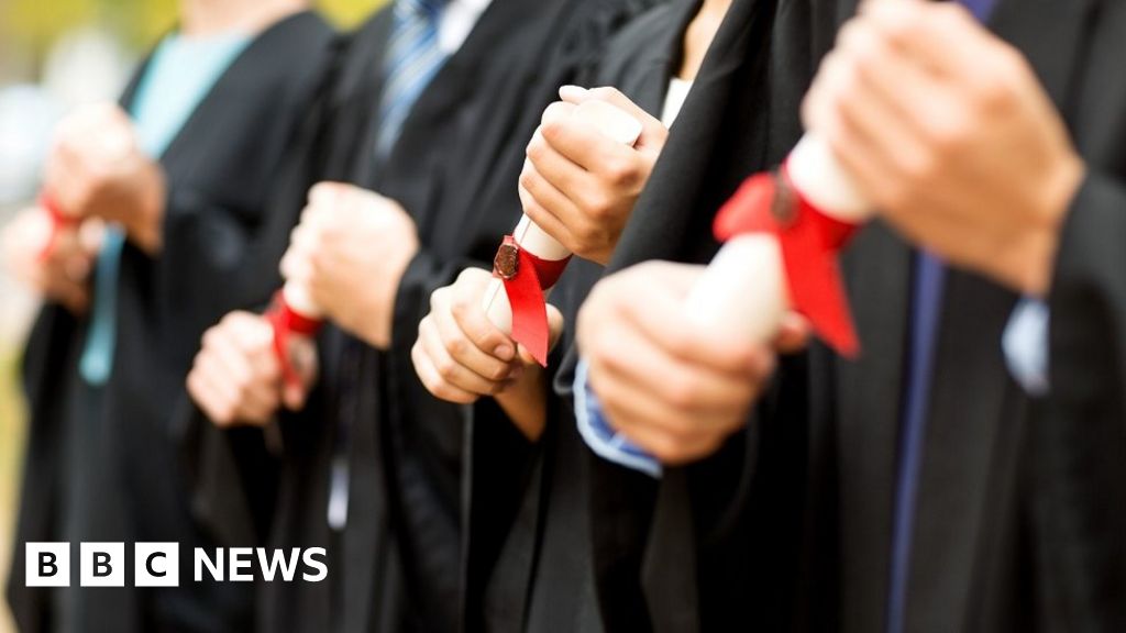 Advice for Scottish graduates repaying student debt - BBC News
