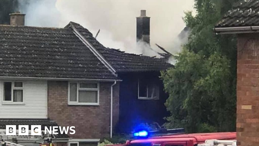 Hereford house fire: One person dead - BBC News
