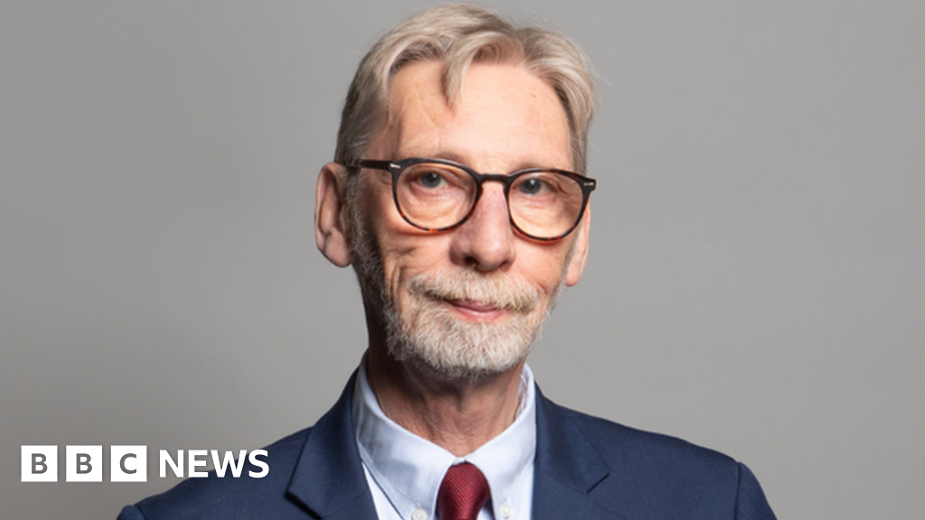 Labour MP Sir George Howarth to step down after nearly 40 years - BBC News