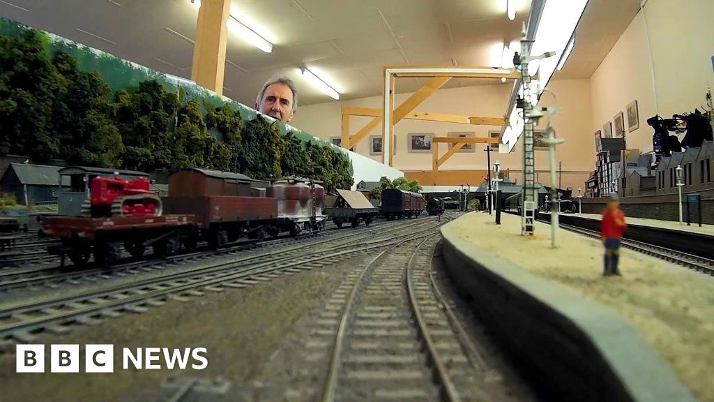 Journey through Alloa model railway in 40 seconds