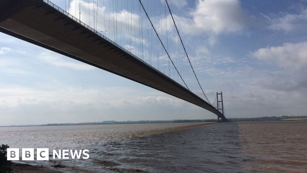 Removal of Humber Bridge toll booths a step closer - BBC News