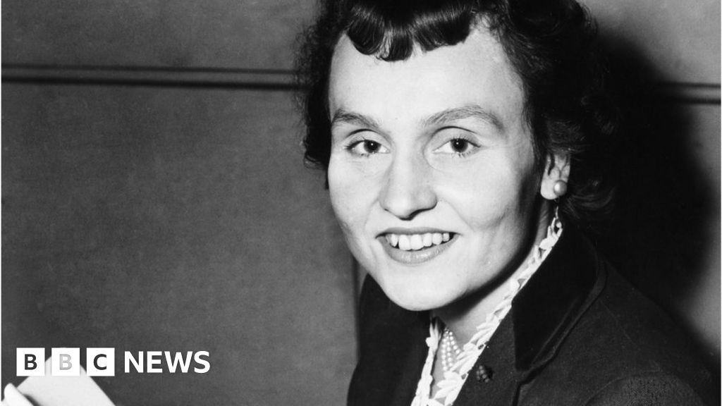 The Archers star reveals sacking secret after 60 years - BBC News