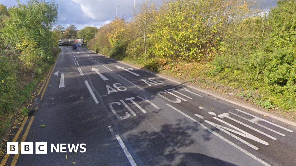 Cyclist killed in crash with car in Leicester - BBC News