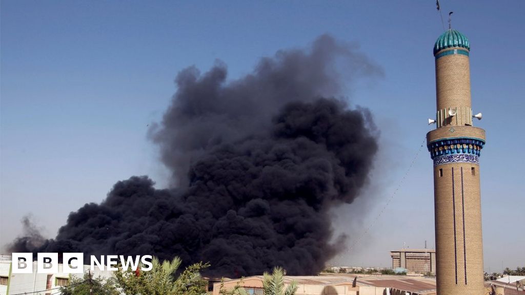 Iraq election: Fire at Baghdad ballot paper depot - BBC News
