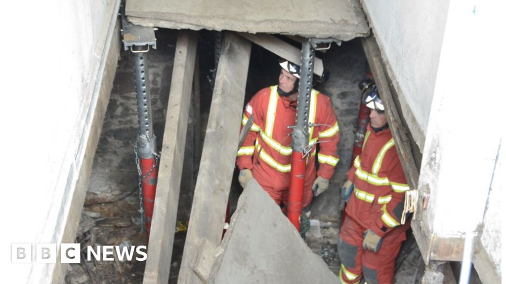 Woman, 25, injured in Perth close floor collapse - BBC News