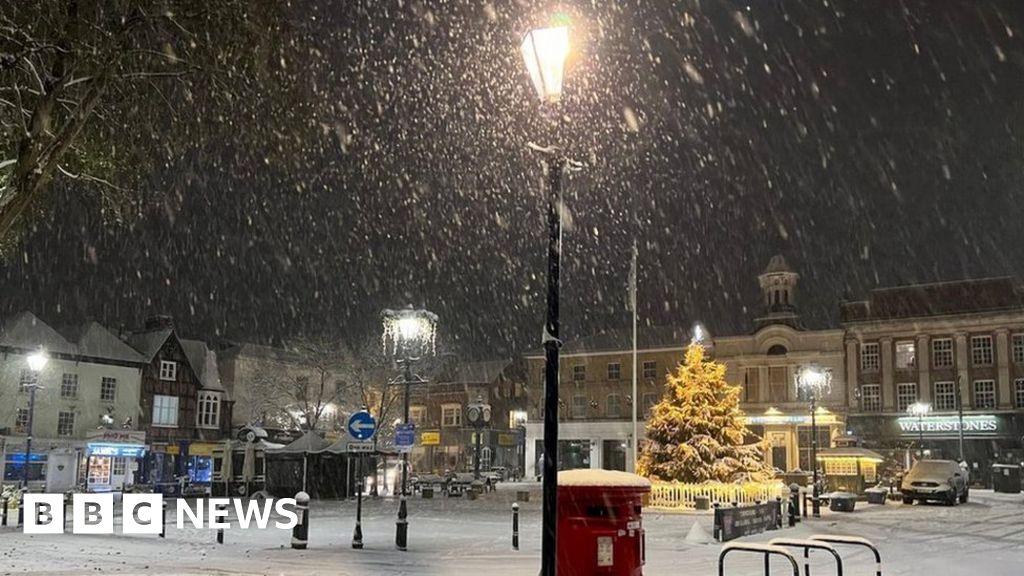 BBC Weather Watchers capture East's overnight snow - BBC News
