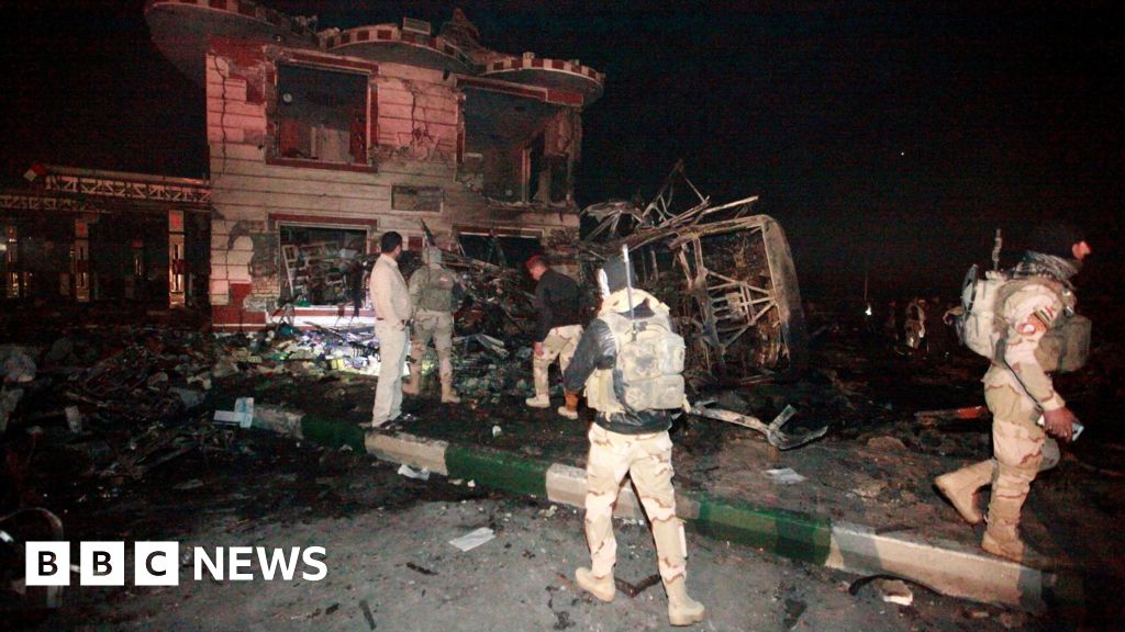 Shia pilgrims among 77 people killed in IS attack in Iraq - BBC News