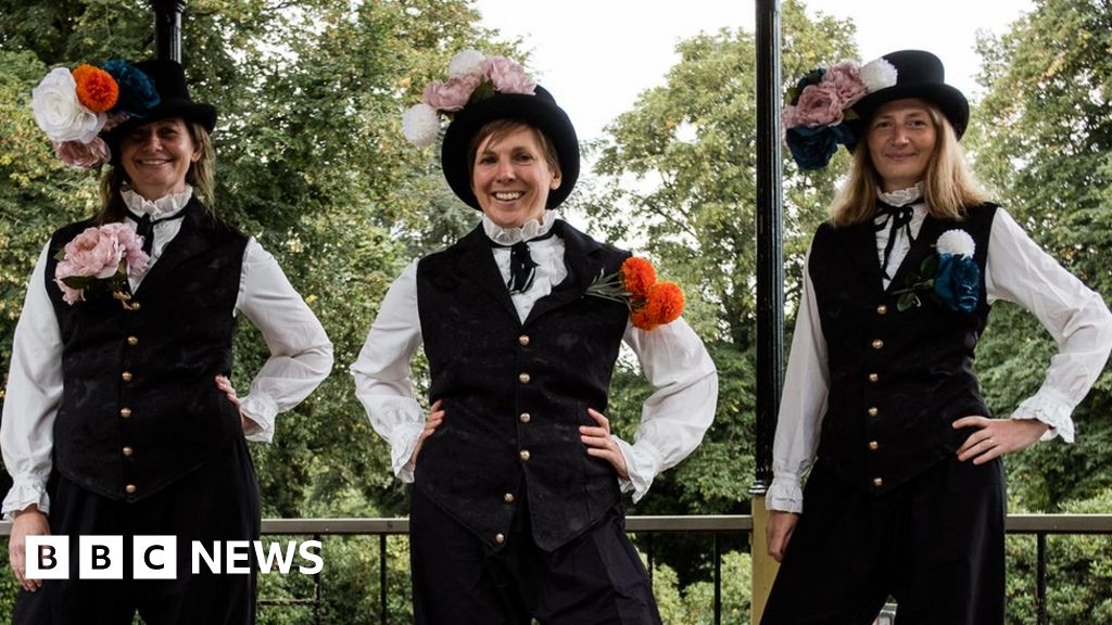 New carnival parade aims to bring joy to Longton - BBC News