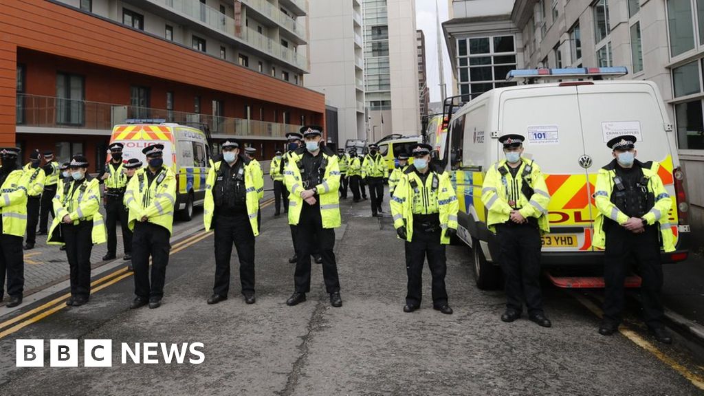 Manchester United protest: Four suspects arrested - BBC News