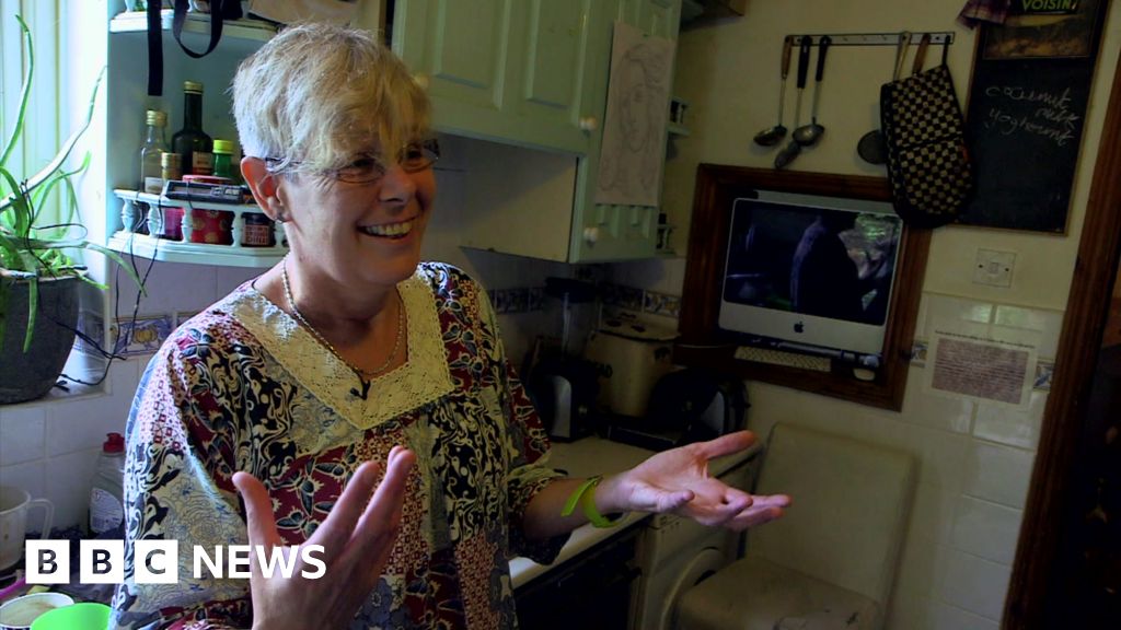 Adult with ADHD: My mind is like a bucket - BBC News