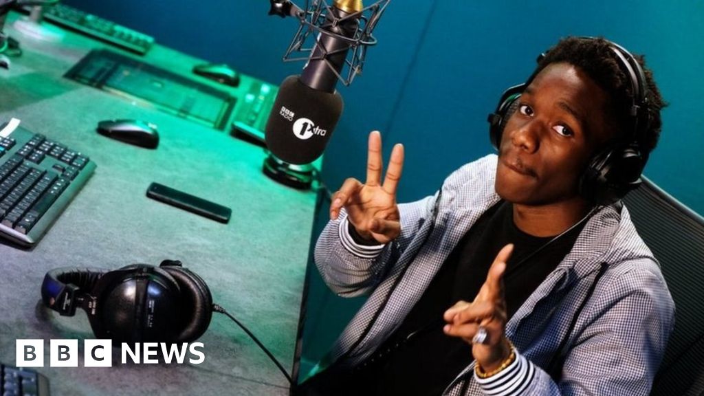Tinchy Stryder replaces Simon Webbe at Christmas lights switch-on