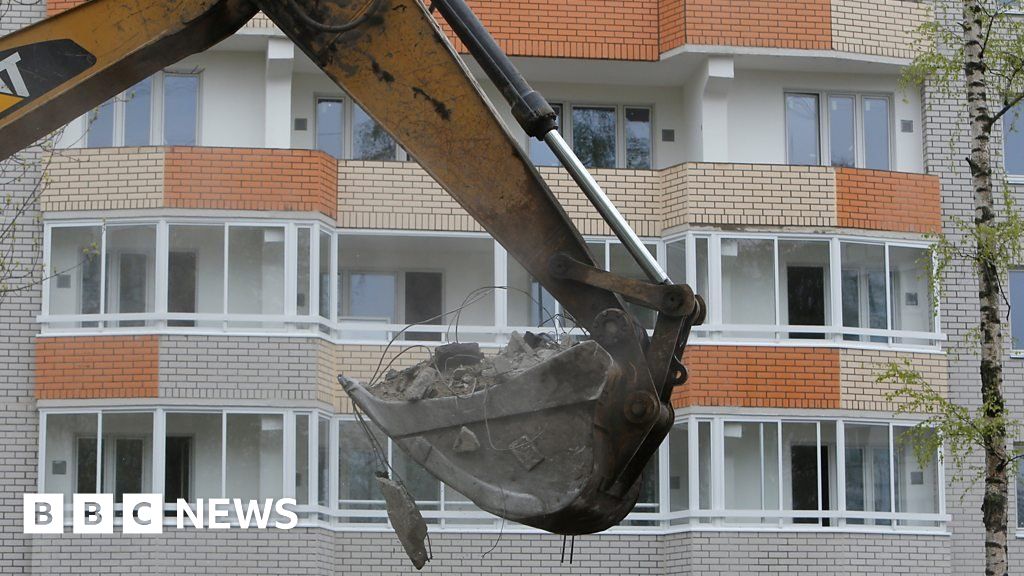 Moscow apartment demolition plans split voters - BBC News