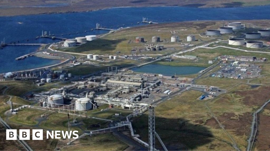 Sullom Voe pipelines repaired after 'water leak' - BBC News
