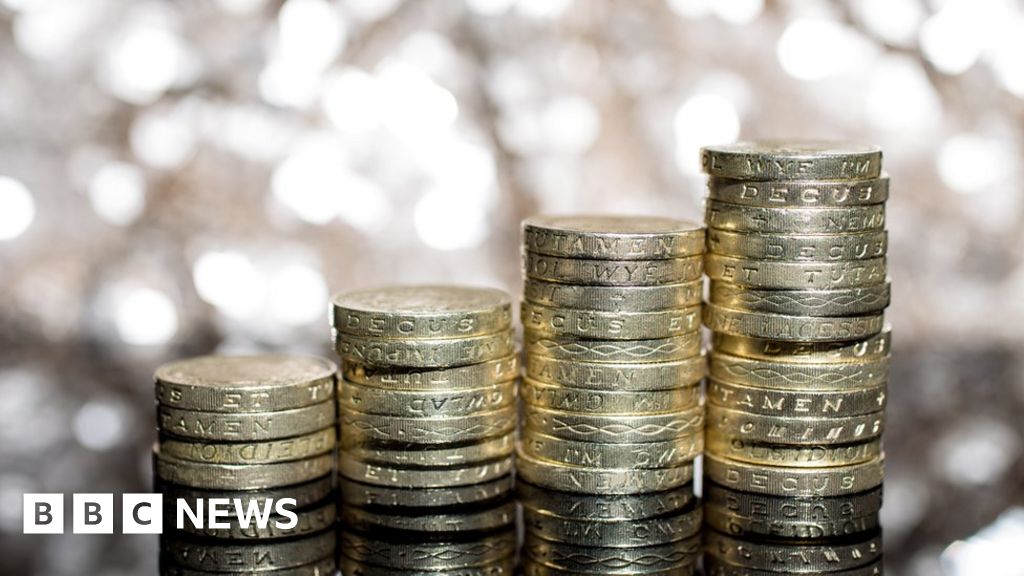 Scots warned of 'difficult 2017' over inflation rise - BBC News