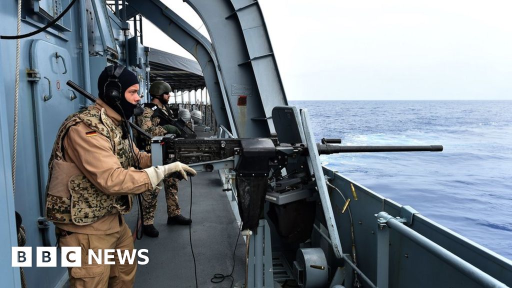 Migrant crisis: Europe gears up to seize smugglers - BBC News