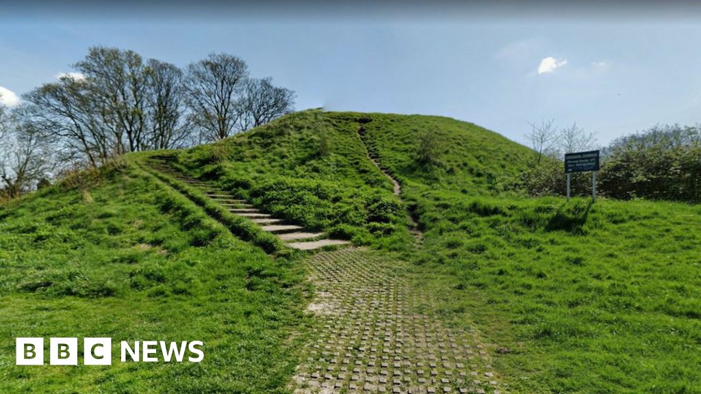 Cambridge Castle Mound: Campaigners' new bid to 'ensure public access ...