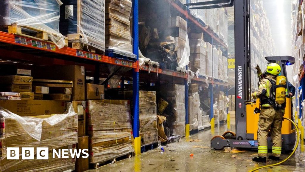 Magna Park: Crews put out fire at distribution warehouse - BBC News