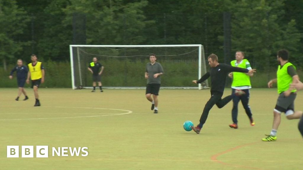 Blokes United: Football team 'helps men open up' - BBC News