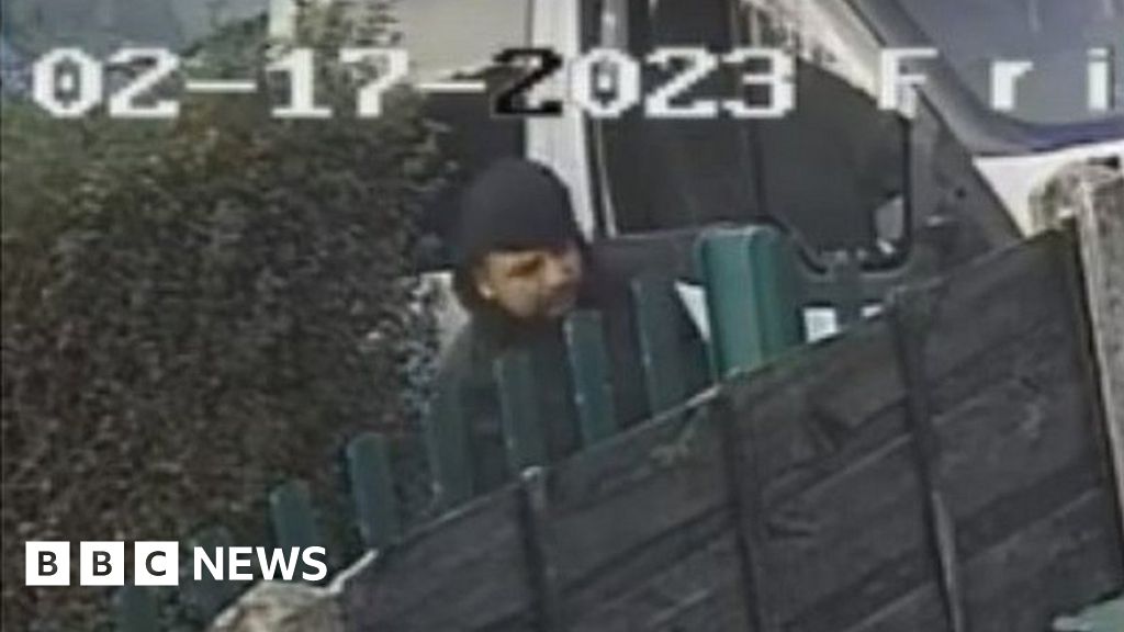 Police identity appeal after Leeds hit-and-run crash - BBC News