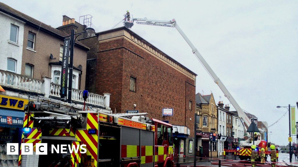Southend derelict cinema fire - BBC News