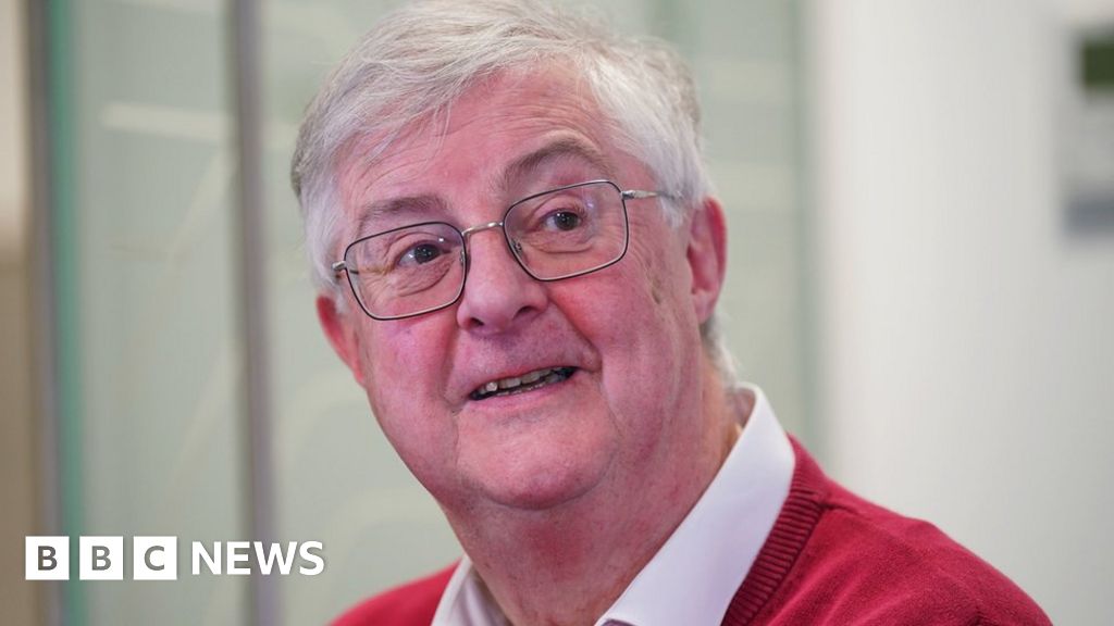 Mark Drakeford won't visit Welsh pubs that banned him - BBC News