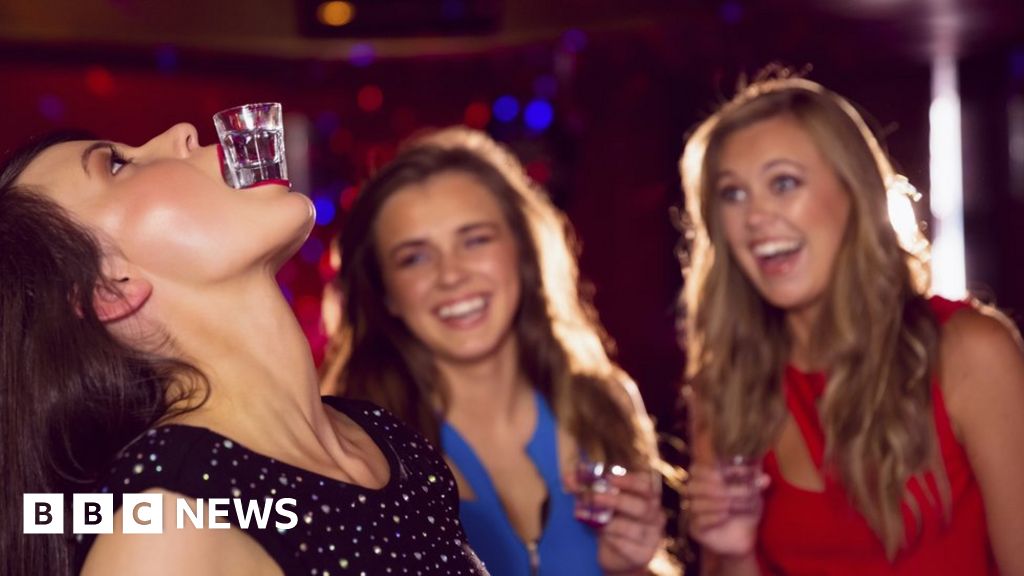 Will alcohol advice help us beat the demon drink? - BBC News