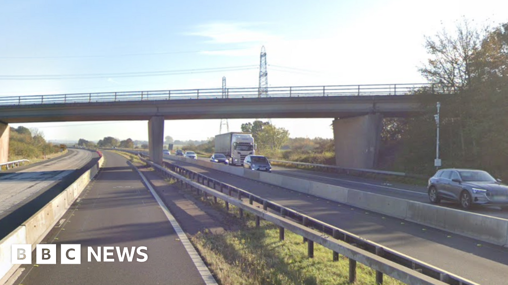 M180 bridge repairs mean months of overnight closures - BBC News