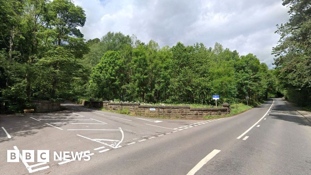 Sheffield Manchester Road crash: Man, 21, in critical condition - BBC News