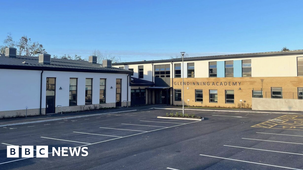 Glendinning School: Fears over axing of sixth form plan - BBC News