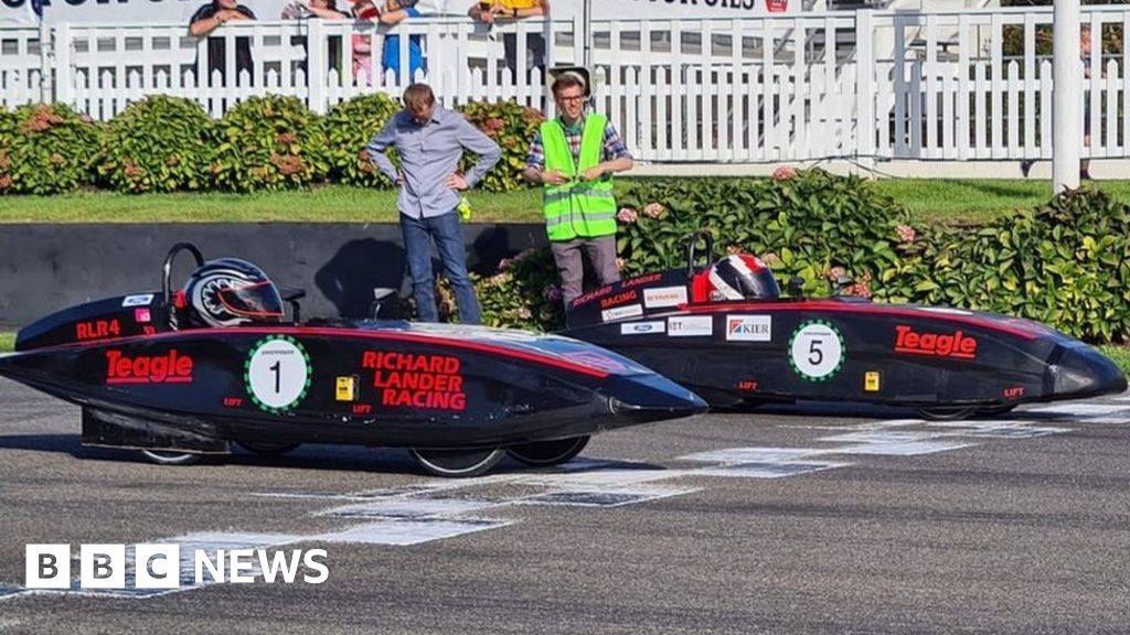 Pupils win Greenpower electric car competition - BBC News