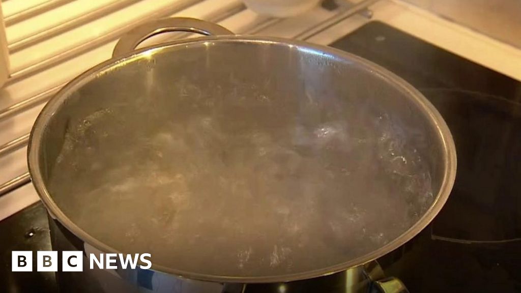 Lancashire tap water bug: Probe's 'unacceptable delay' - BBC News