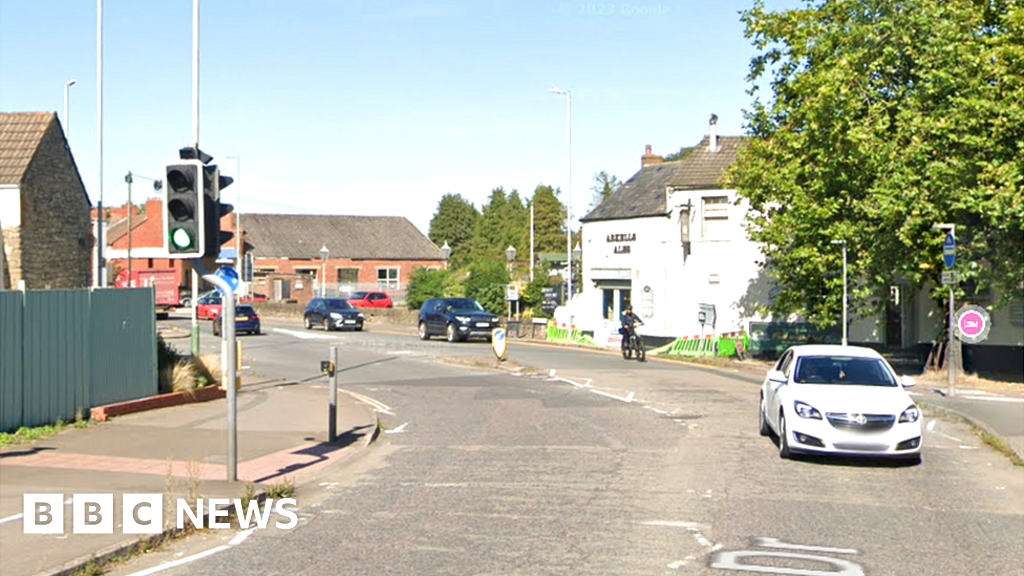 Driving ban for man who hit pedestrian in Swindon - BBC News