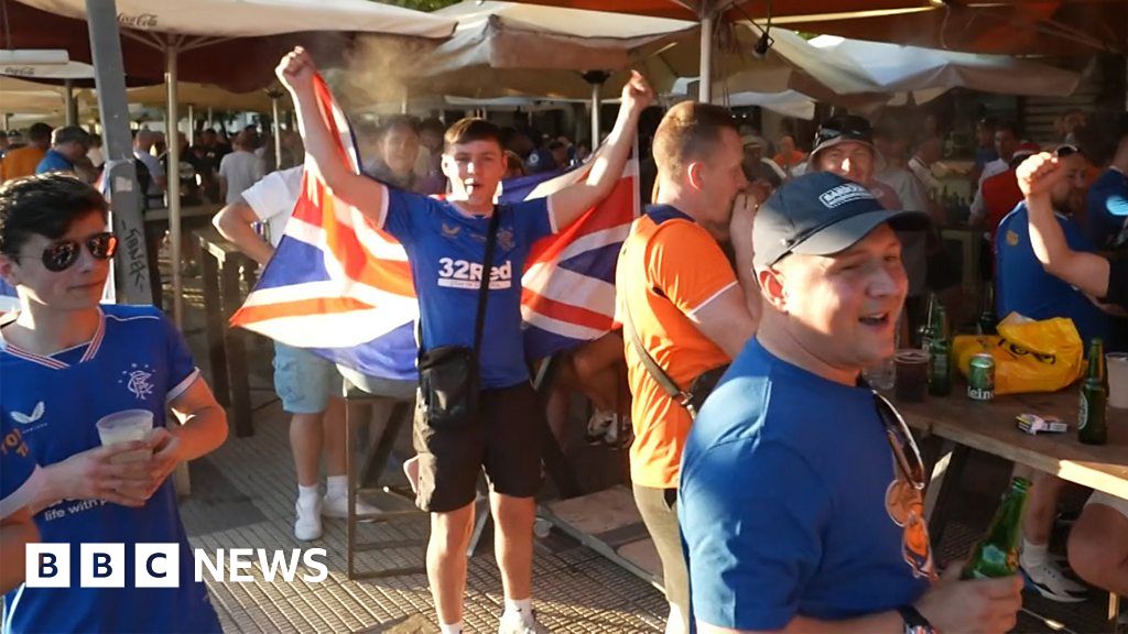 Thousands of Rangers fans descend on Seville for Europa final - BBC News