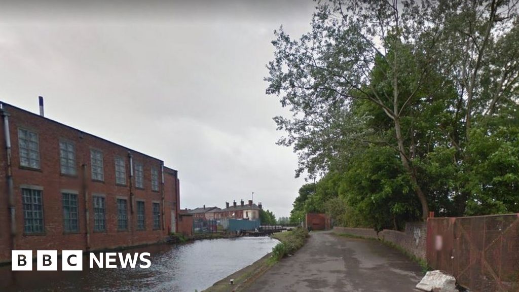 Rochdale Canal Attack Woman Fights Off Knifeman
