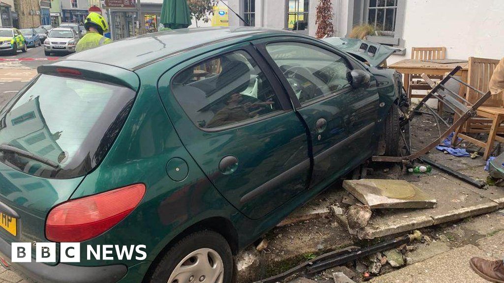 One seriously injured after car crashes into Truro pub - BBC News
