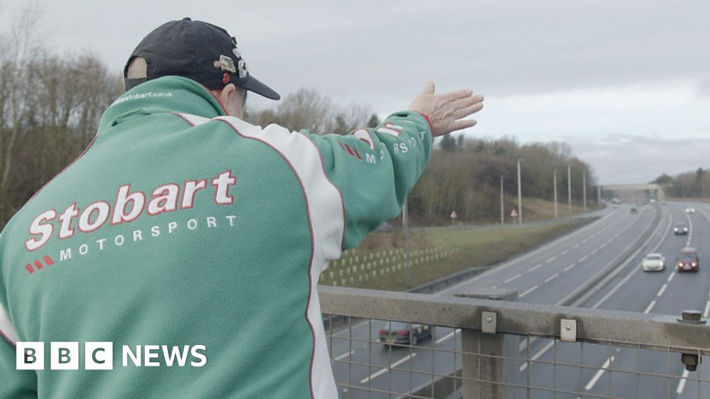 'A19 Waving Man' given one last beep by truckers